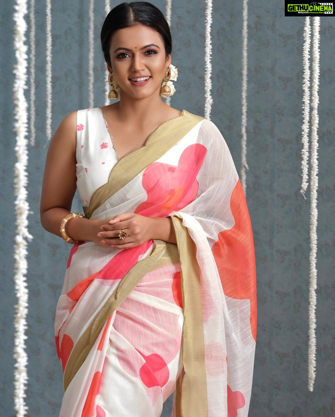 Actress Aparna Das HD Photos and Wallpapers September 2022 - Gethu Cinema