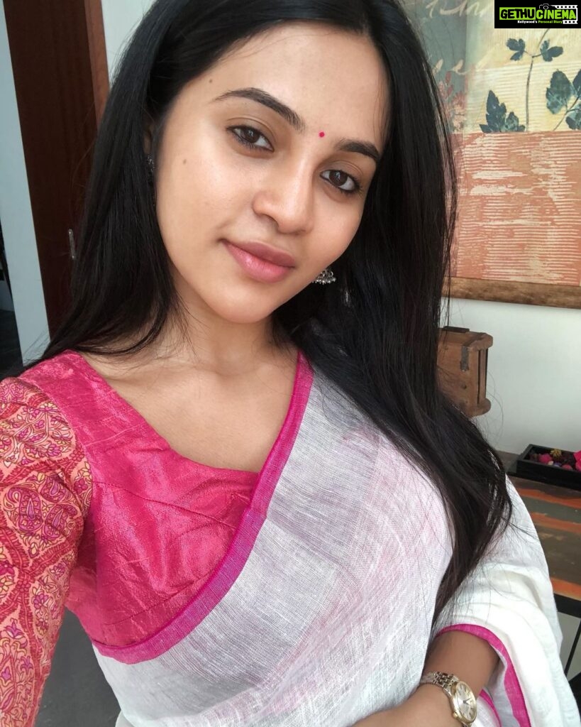 Actress Bhavani Sre HD Photos and Wallpapers November 2020 - Gethu Cinema