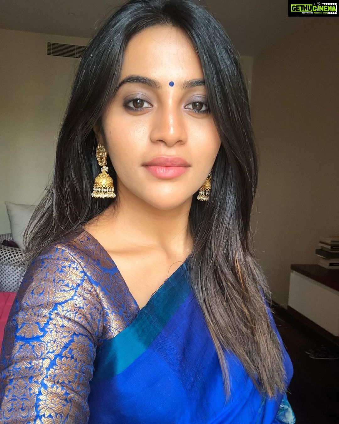 Bhavani Sre Instagram – #tbt one of my favorite saree look! | Gethu Cinema