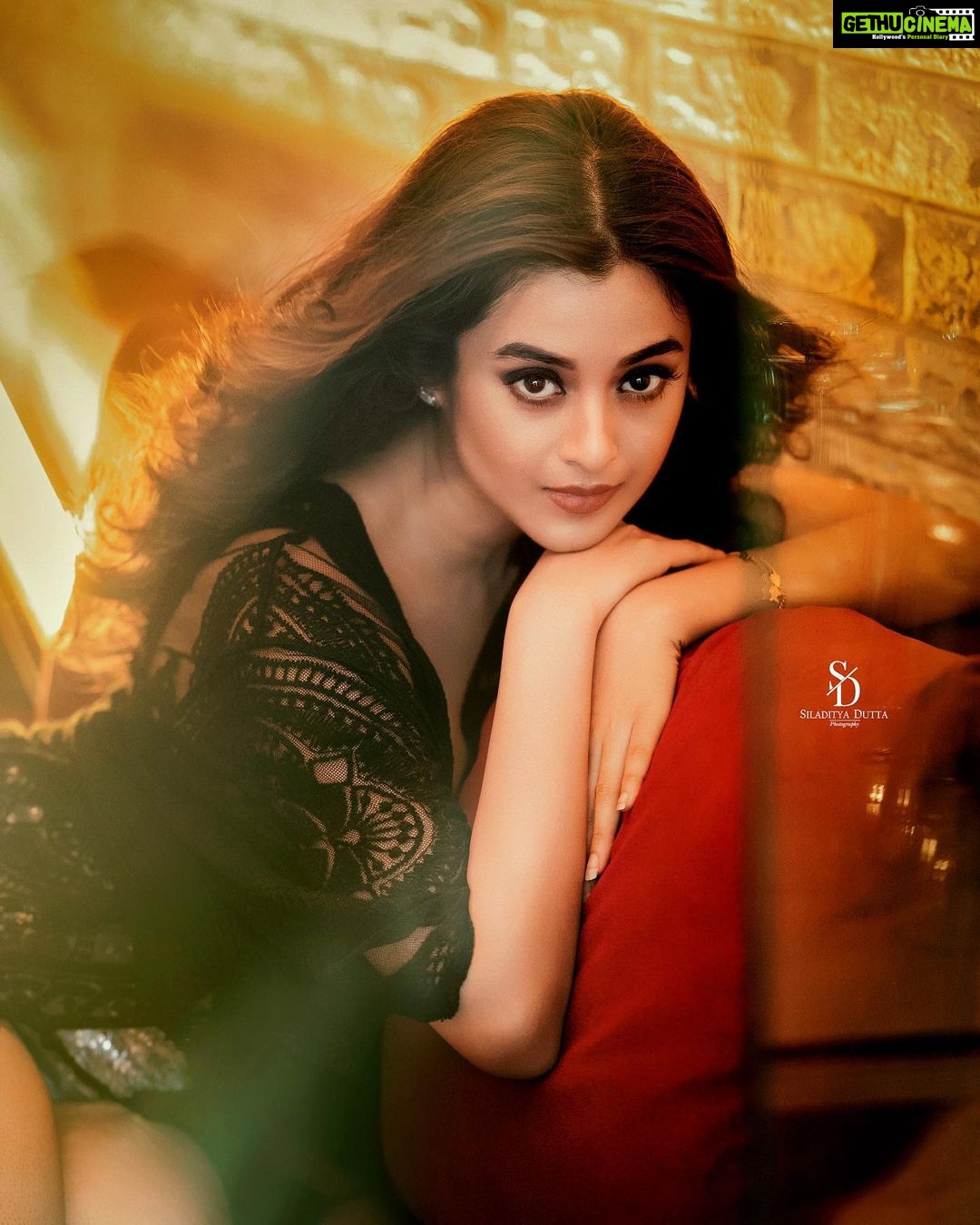 Darshana Banik Instagram – It’s okay to look back, just don’t stare.🖤 # ...