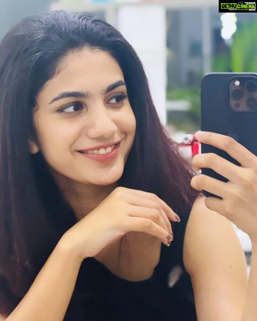 Actress Deepa Thomas HD Photos and Wallpapers September 2022 - Gethu Cinema