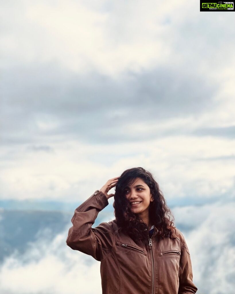 Actress Deepa Thomas HD Instagram Photos and Wallpapers June 2022 ...