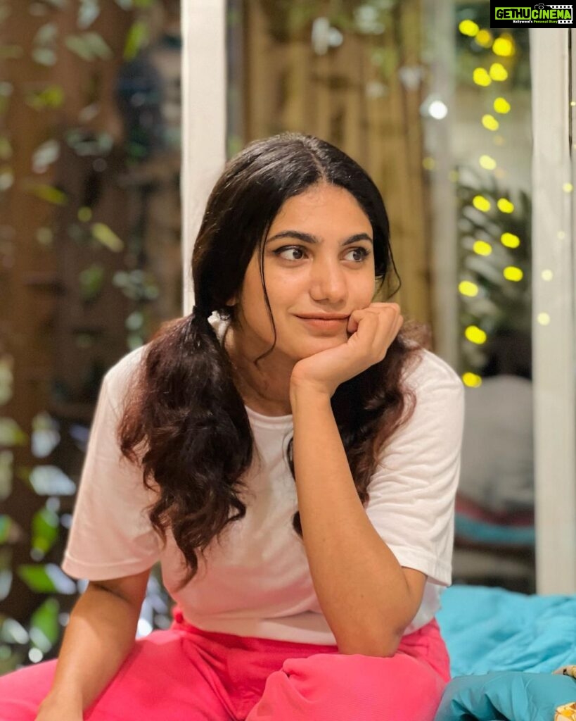 Actress Deepa Thomas HD Instagram Photos and Wallpapers June 2022 ...