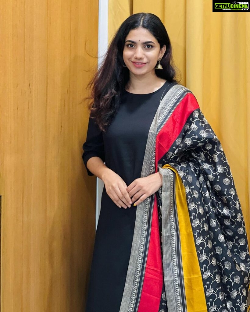 Actress Deepa Thomas HD Instagram Photos and Wallpapers June 2022 ...