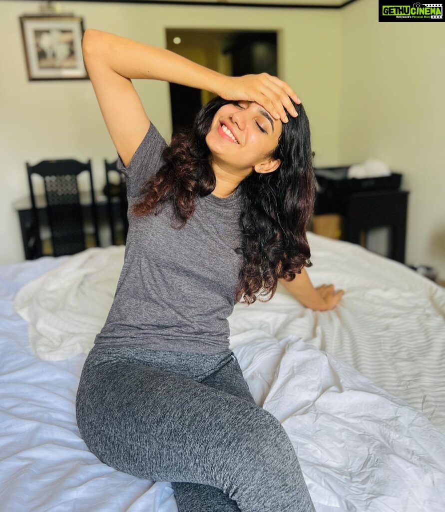 Actress Deepa Thomas HD Photos and Wallpapers May 2022 - Gethu Cinema