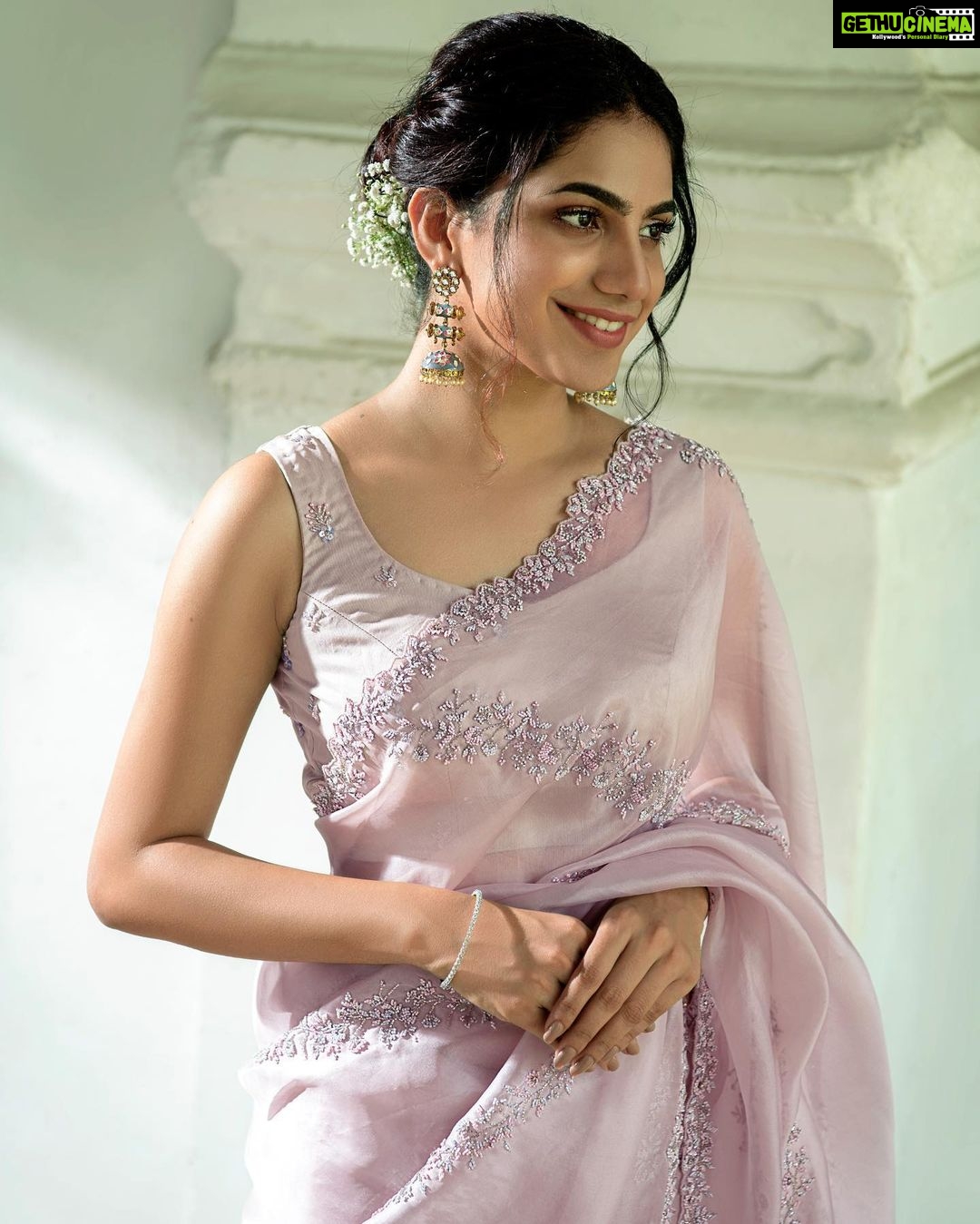 Actress Deepa Thomas HD Photos and Wallpapers September 2022 - Gethu Cinema