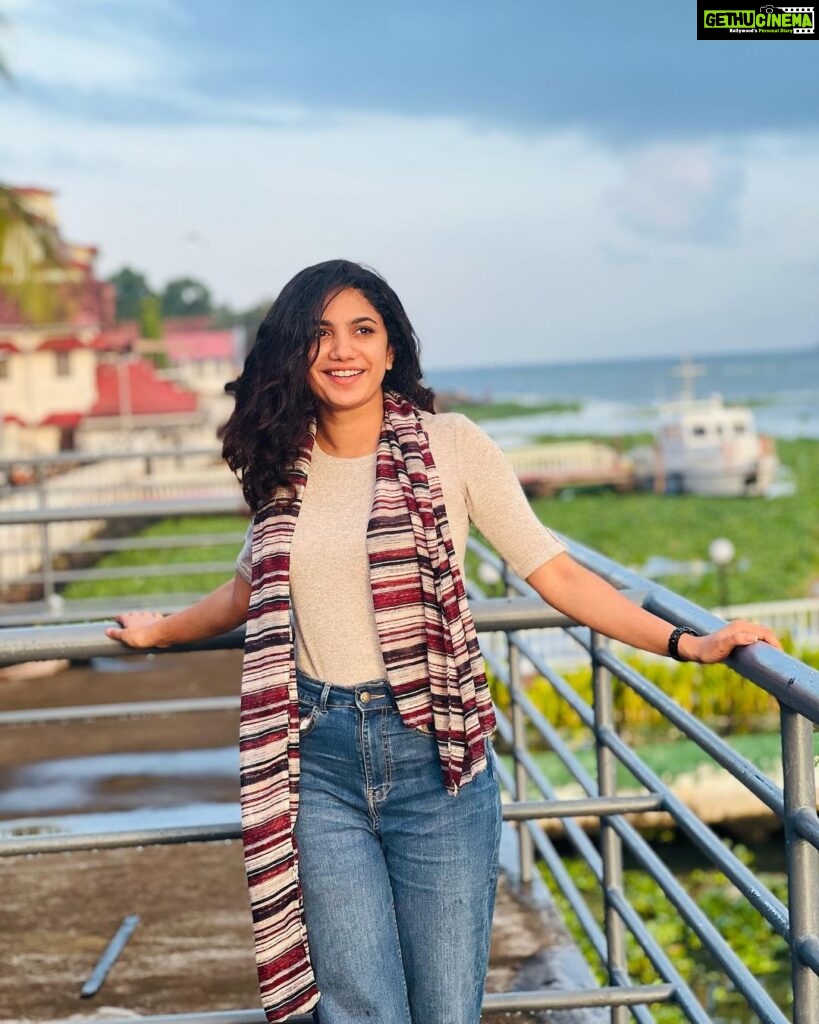 Actress Deepa Thomas HD Instagram Photos and Wallpapers September 2022 ...