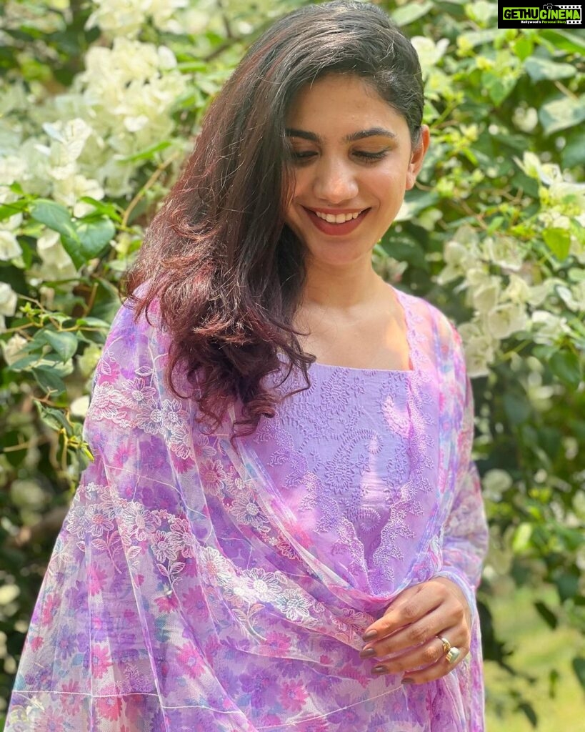 Actress Deepa Thomas HD Photos and Wallpapers May 2022 - Gethu Cinema