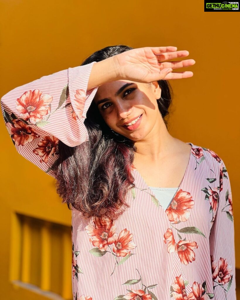 Actress Deepa Thomas HD Photos and Wallpapers May 2022 - Gethu Cinema