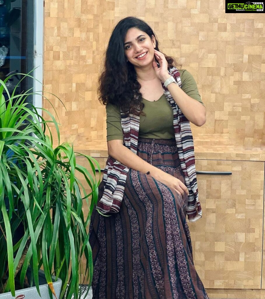 Actress Deepa Thomas HD Instagram Photos and Wallpapers October 2022 ...