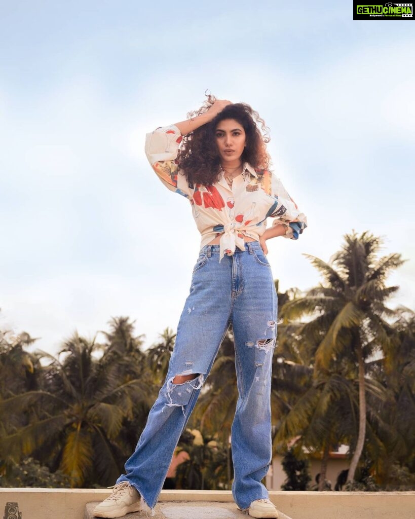 Deepa Thomas Instagram - மல்லிகை மலர் 📸 : @rizwan_themakeupboy - Gethu ...