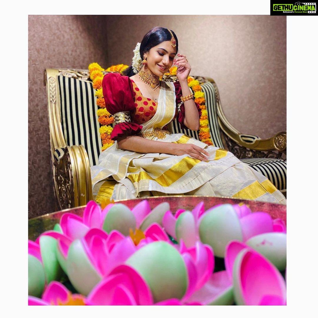 Deepa Thomas Instagram – 🌸Let this Onam brings you happiness, peace and more health 🌸 Dawani ...