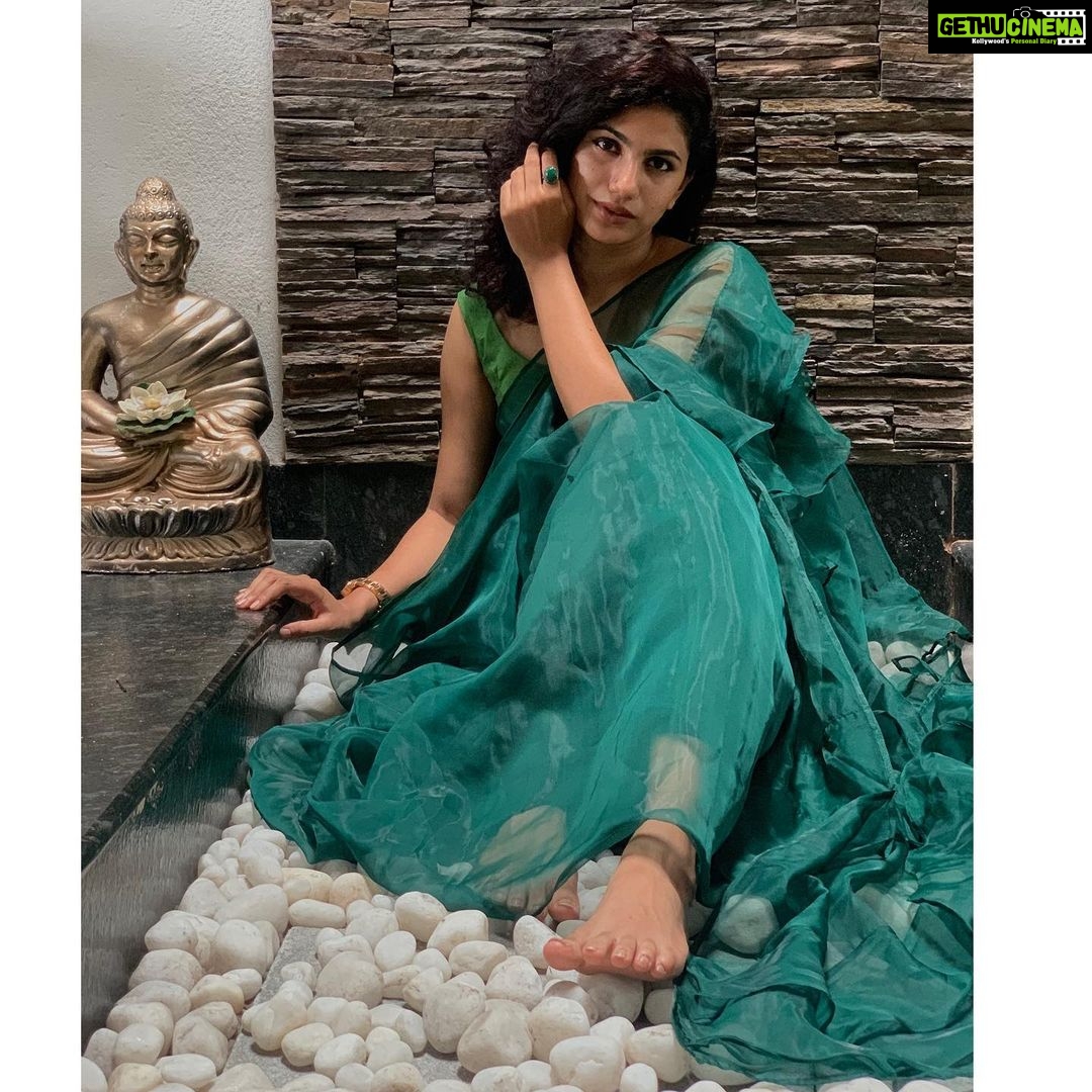 Deepa Thomas Instagram - 𝚂𝚛𝚎𝚎 𝙱𝚞𝚍𝚍𝚑𝚊, 𝚕𝚎𝚝 𝚖𝚎 𝚒𝚗 𝚢𝚘𝚞𝚛 𝚙𝚕𝚊𝚌𝚎 𝚏𝚘𝚛 𝚜𝚘𝚖𝚎𝚝𝚒𝚖𝚎 ...