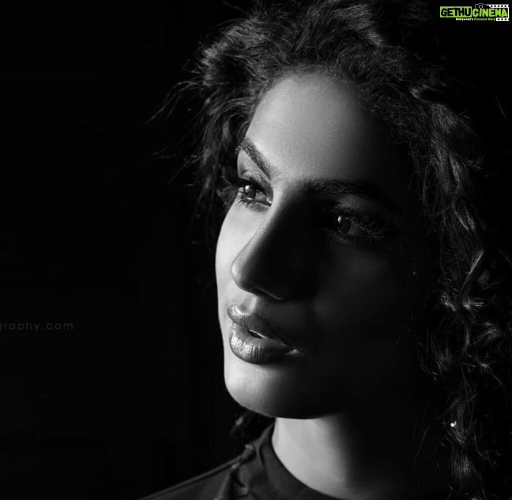 Actress Deepa Thomas HD Photos and Wallpapers November 2022 | Gethu Cinema