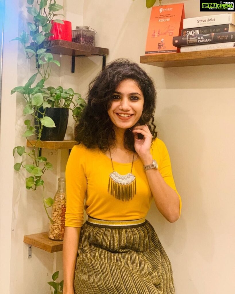 Actress Deepa Thomas HD Instagram Photos and Wallpapers November 2022 ...