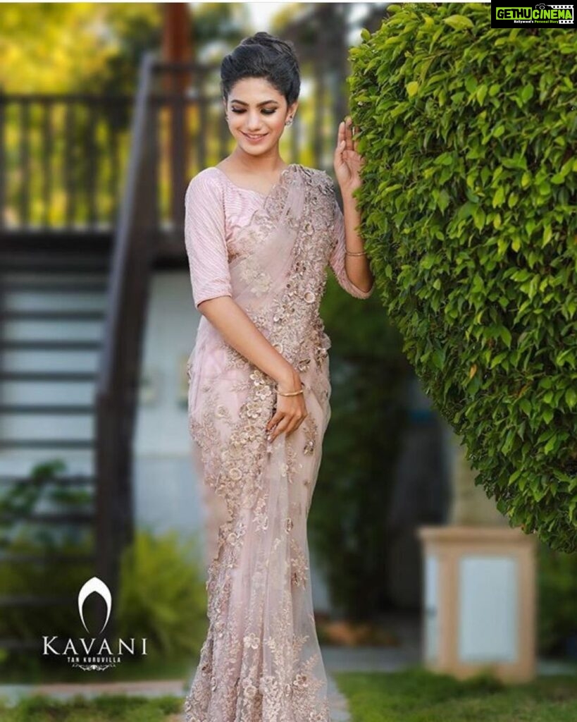 Actress Deepa Thomas HD Photos and Wallpapers November 2022 | Gethu Cinema