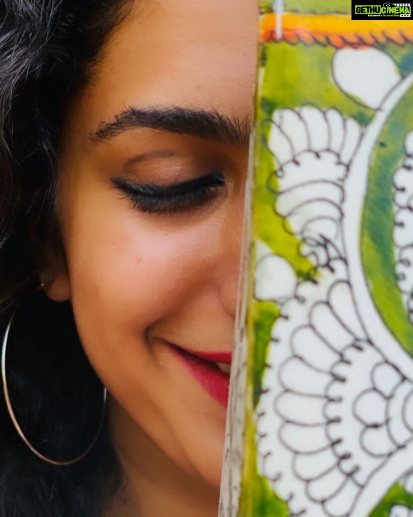 Deepa Thomas Instagram - Adding colors to life💙 - Gethu Cinema