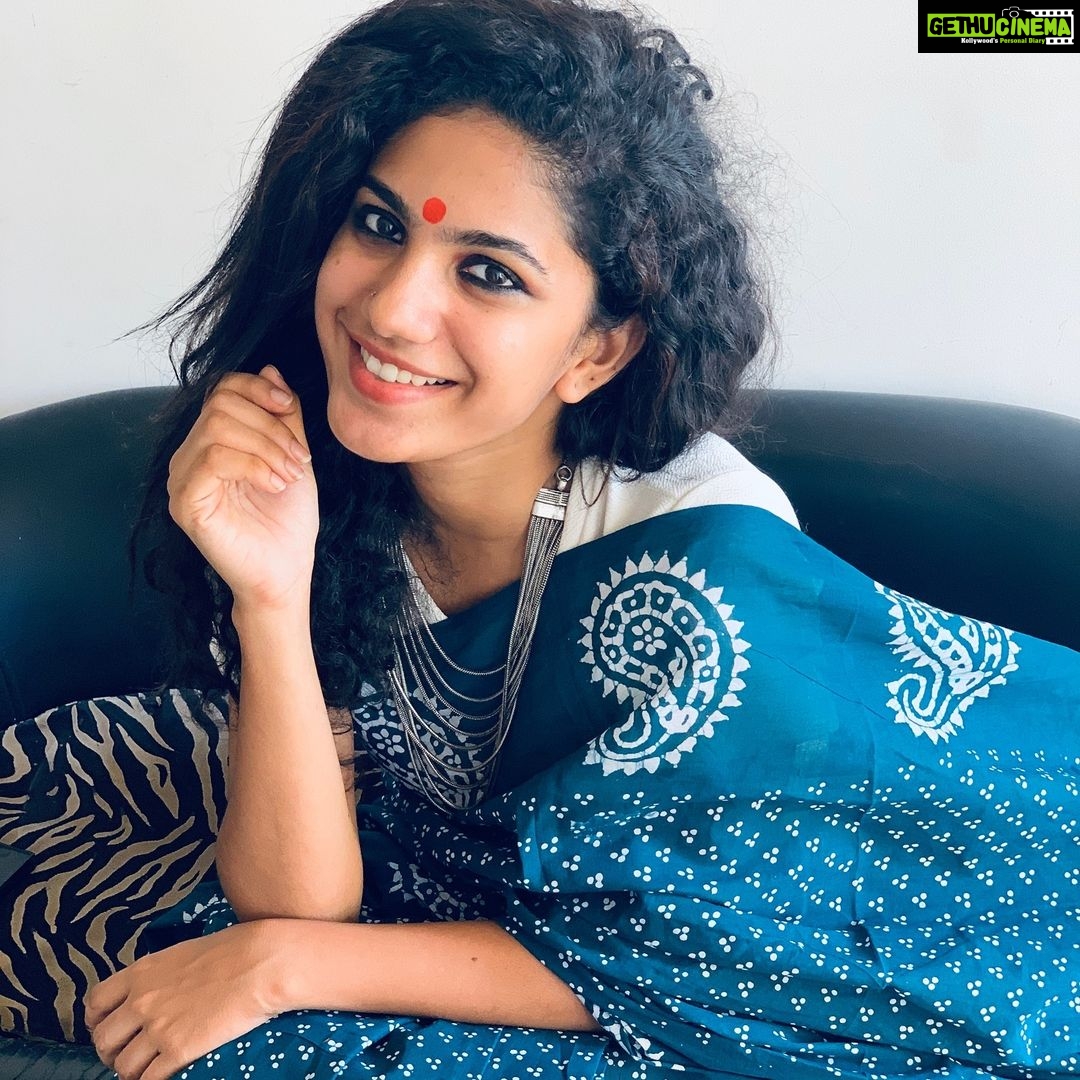 Deepa Thomas Instagram – Adding colors to life💙 | Gethu Cinema