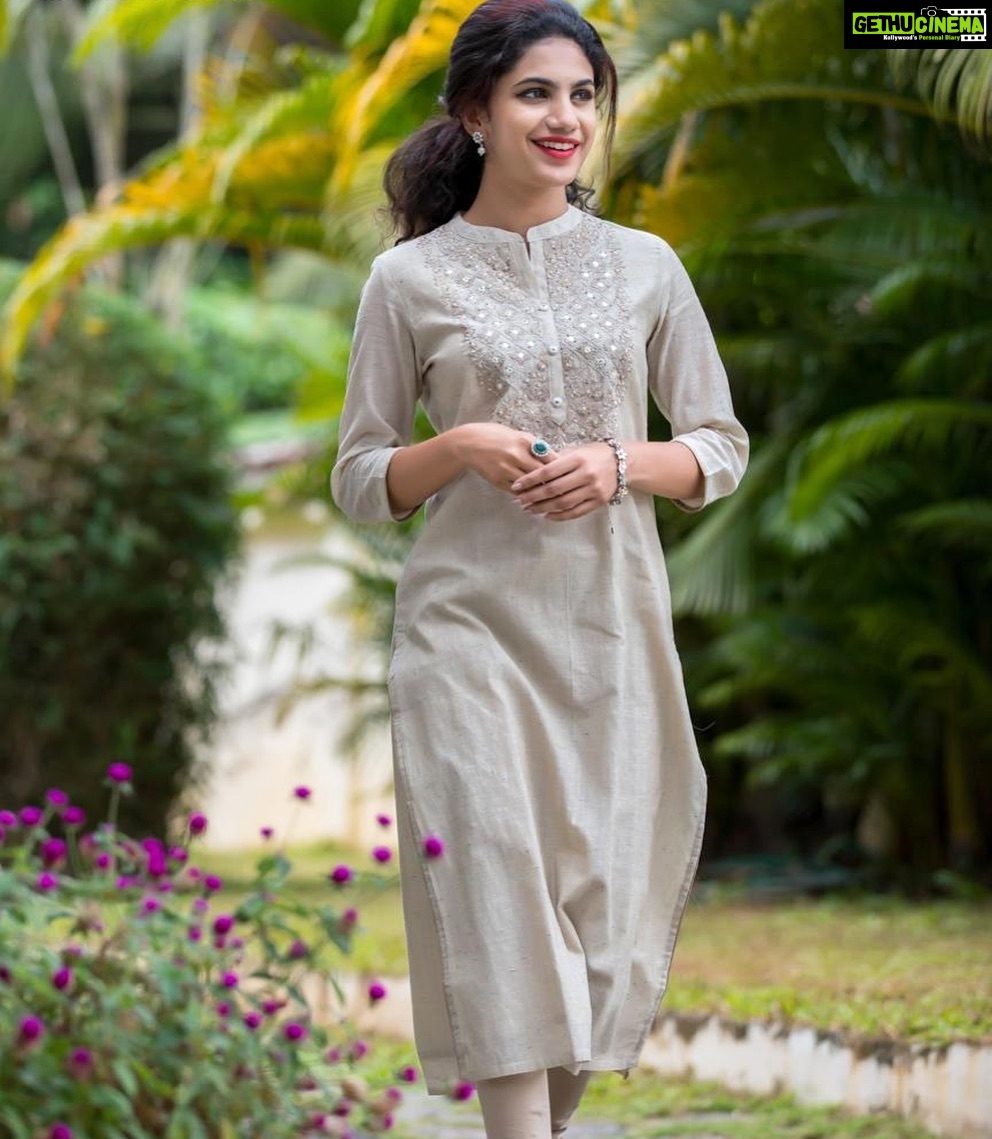 Deepa Thomas Instagram – A home of love and art 🖼 💕 Vallarpadam | Gethu ...