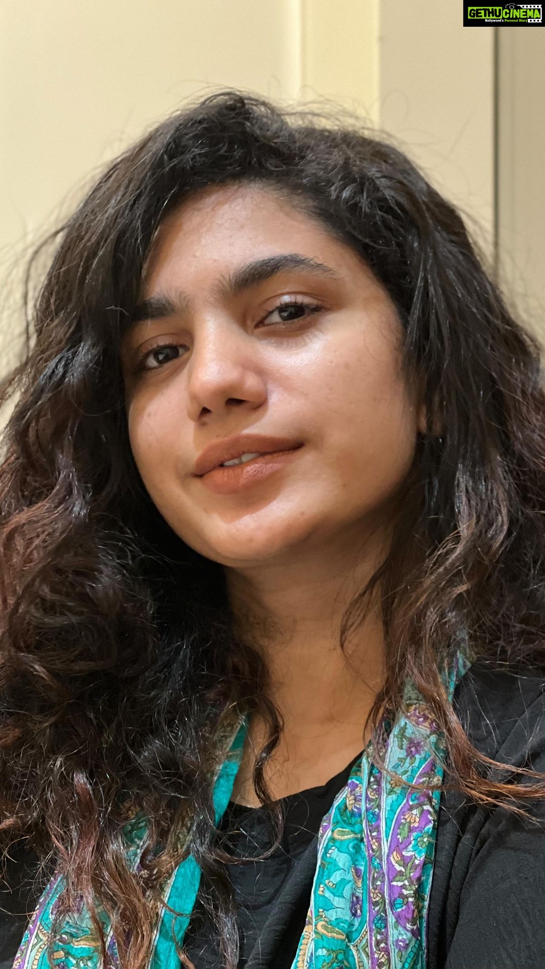 Actress Deepa Thomas HD Photos and Wallpapers September 2022 - Gethu Cinema