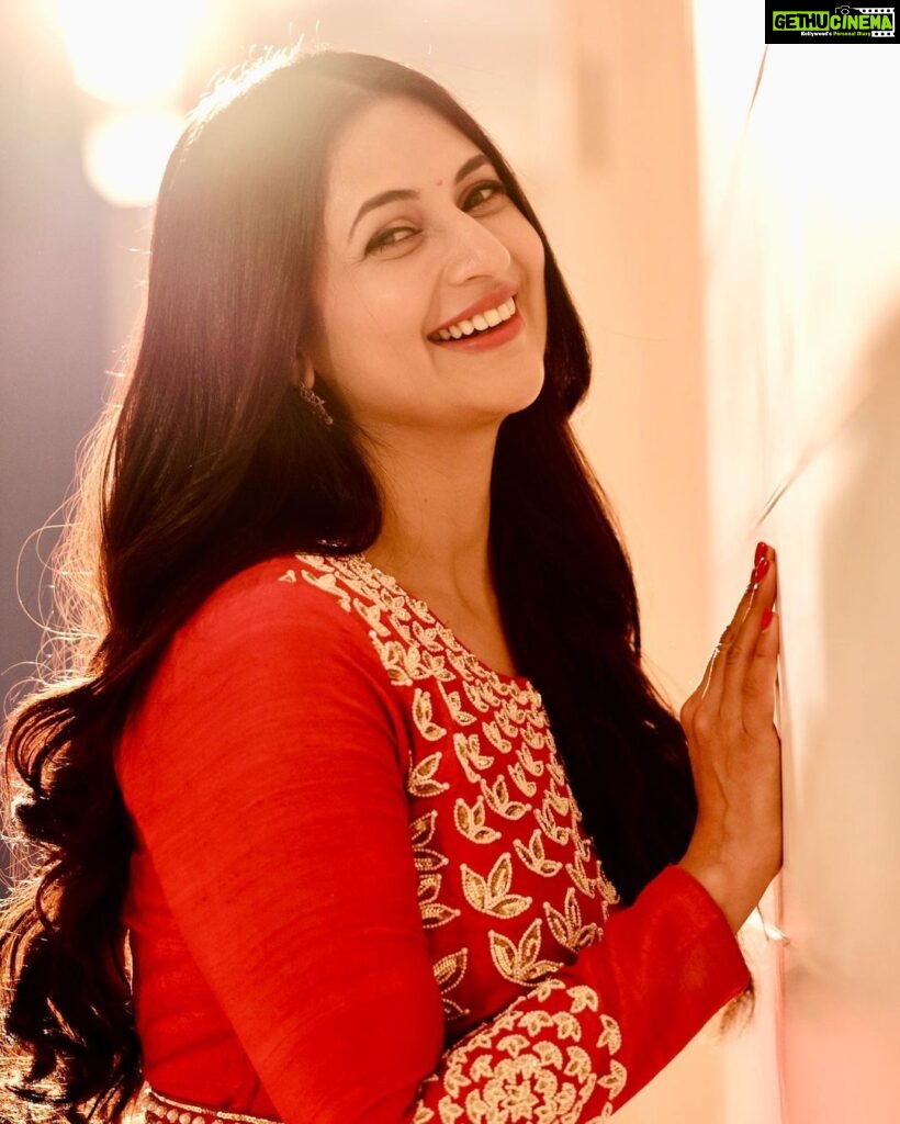 Actress Divyanka Tripathi HD Instagram Photos and Wallpapers November ...