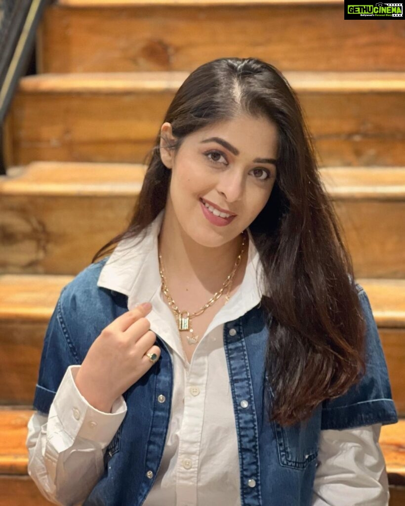 Actress Garima Jain HD Instagram Photos and Wallpapers August 2022 | Gethu Cinema