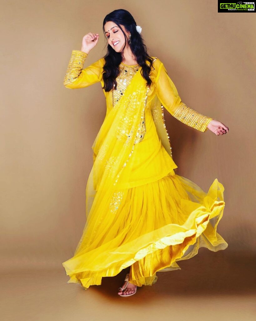 Actress Ishita Dutta HD Instagram Photos and Wallpapers November 2022 ...