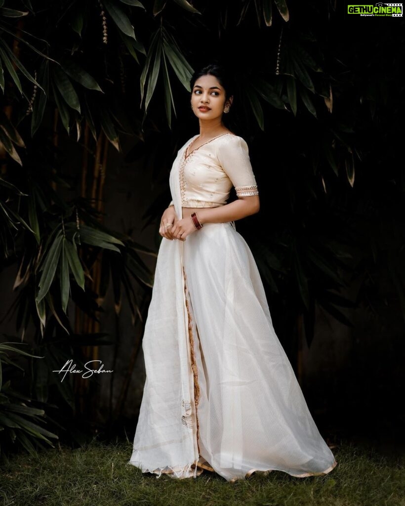 Actress Ivana HD Photos and Wallpapers September 2022 - Gethu Cinema