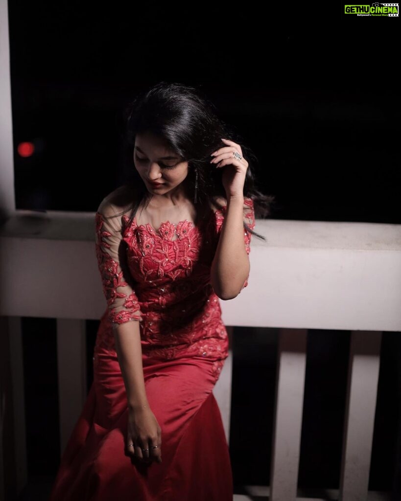 Actress Ivana HD Photos and Wallpapers July 2022 - Gethu Cinema