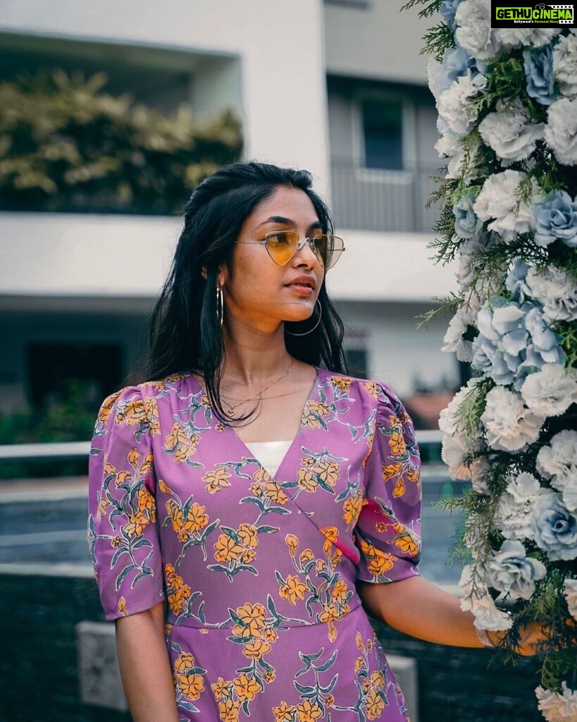Actress Ivana HD Photos and Wallpapers July 2022 - Gethu Cinema