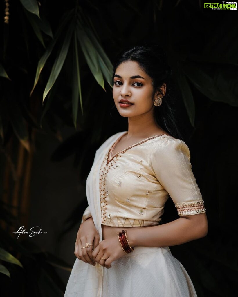Actress Ivana HD Photos and Wallpapers September 2022 - Gethu Cinema