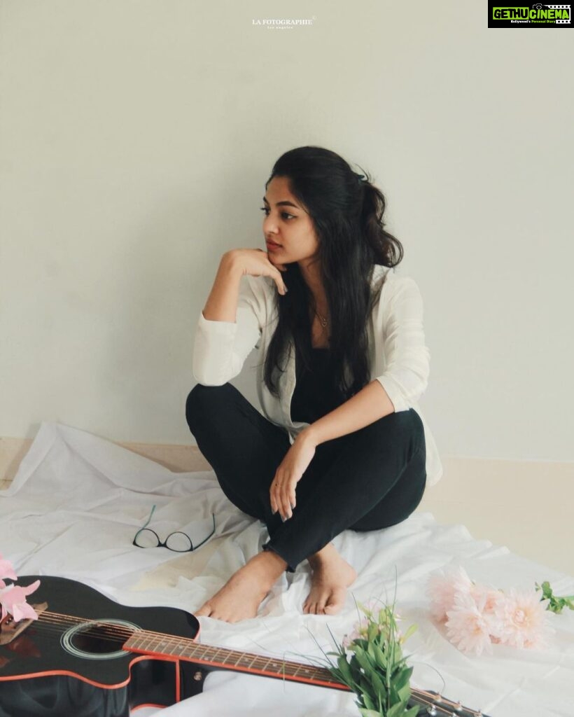 Actress Ivana HD Photos and Wallpapers September 2022 - Gethu Cinema