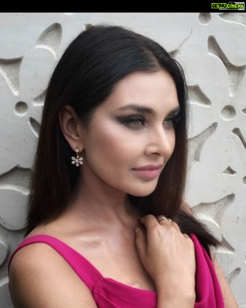 Actress Lisa Ray HD Instagram Photos and Wallpapers November 2022 ...
