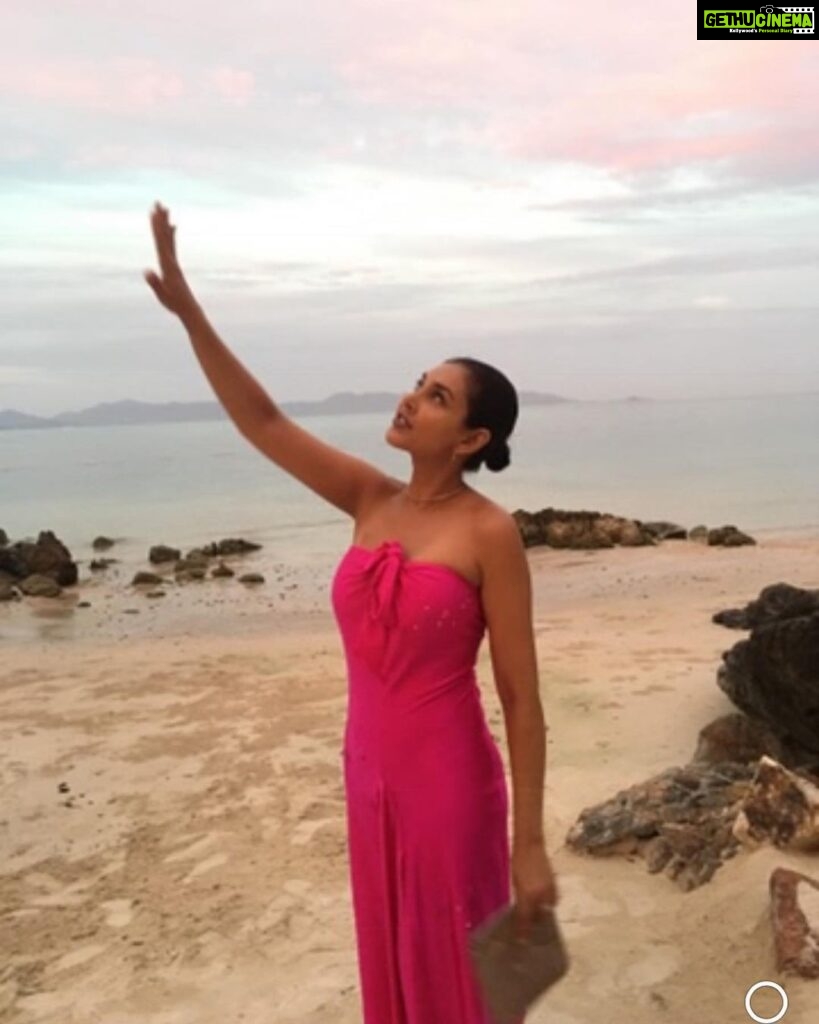 Actress Lisa Ray HD Instagram Photos and Wallpapers October 2022 ...