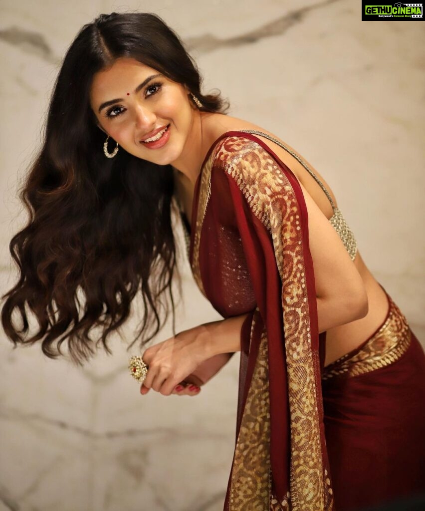 Actress Malvika Sharma HD Photos and Wallpapers October 2022 - Gethu Cinema