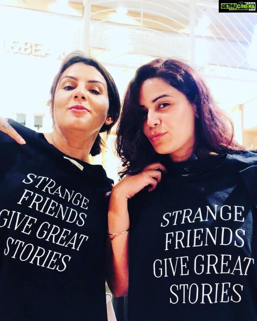 Mona Singh Instagram - Evening walk in the mall😁😂😶 Siam Paragon - Gethu ...