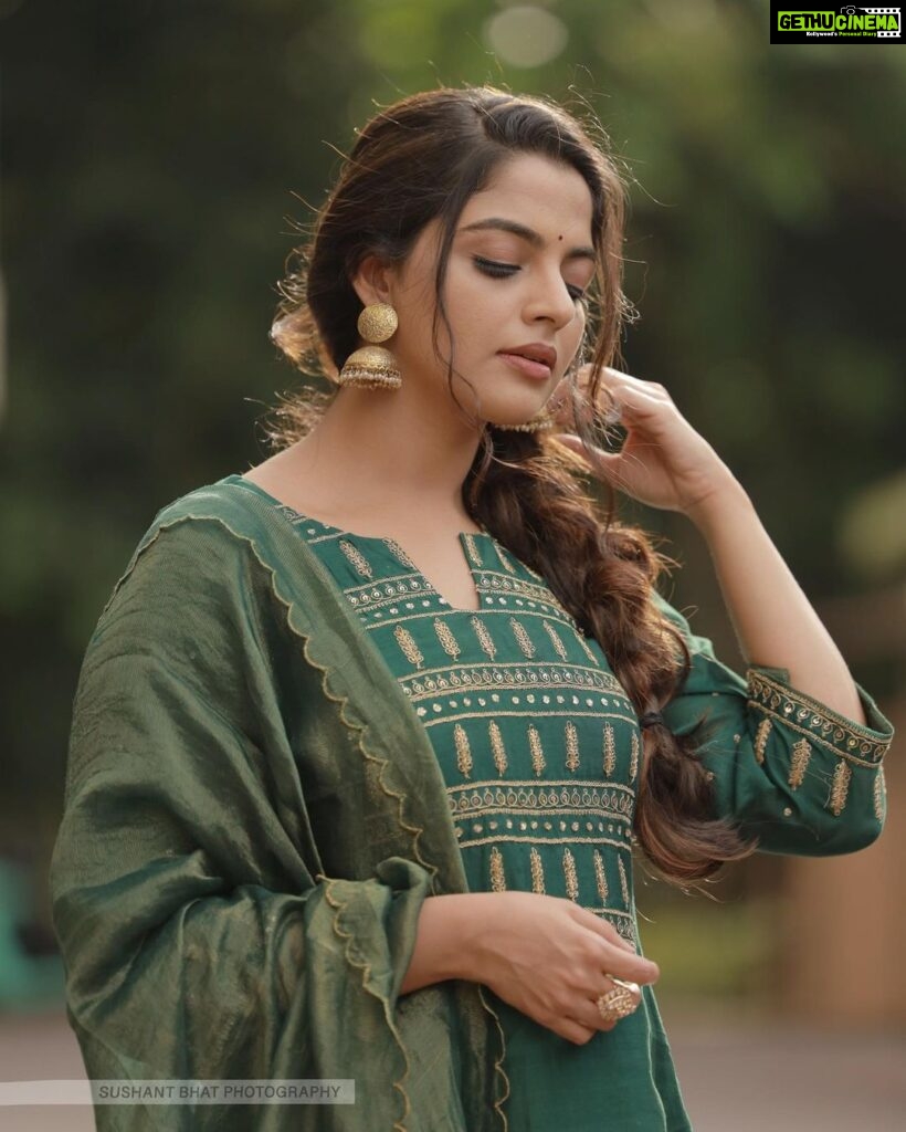 Actress Nikhila Vimal HD Instagram Photos and Wallpapers November 2022 ...
