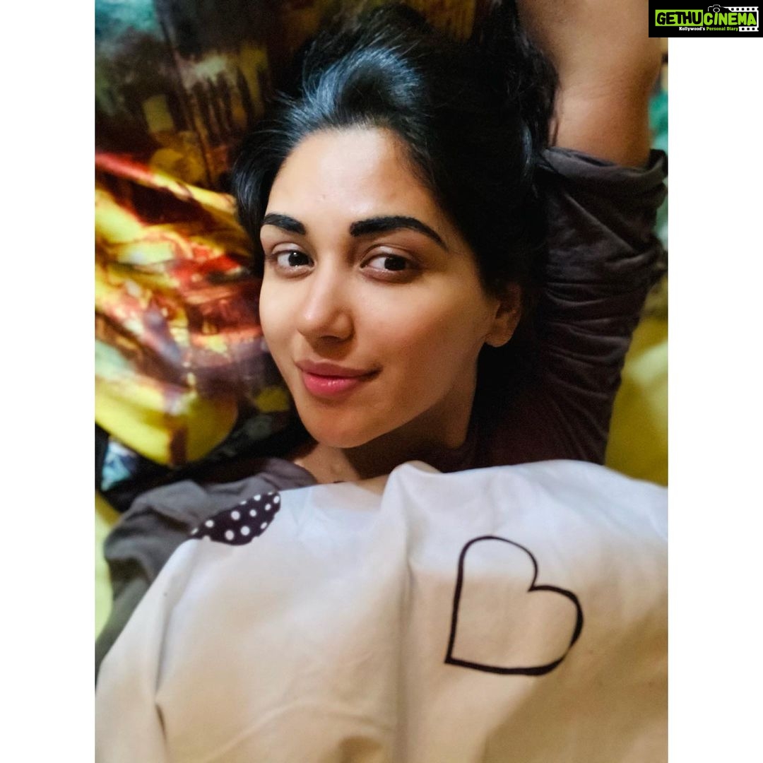 Nikita Dutta Instagram - ⭕️⭕️ Made a new friend called VIPR. He is red ...