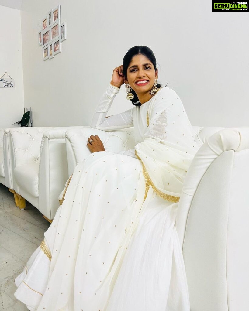 Costume Designer Niranjani Ahathian HD Instagram Photos and Wallpapers ...