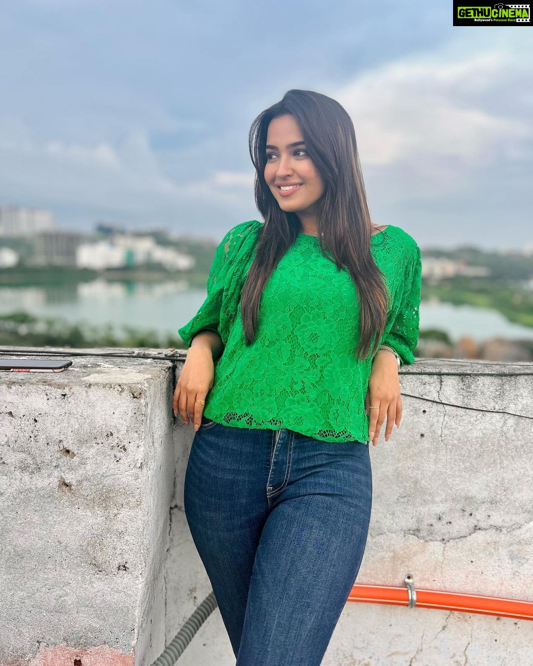 Actress Pujita Ponnada HD Instagram Photos and Wallpapers October 2022 ...