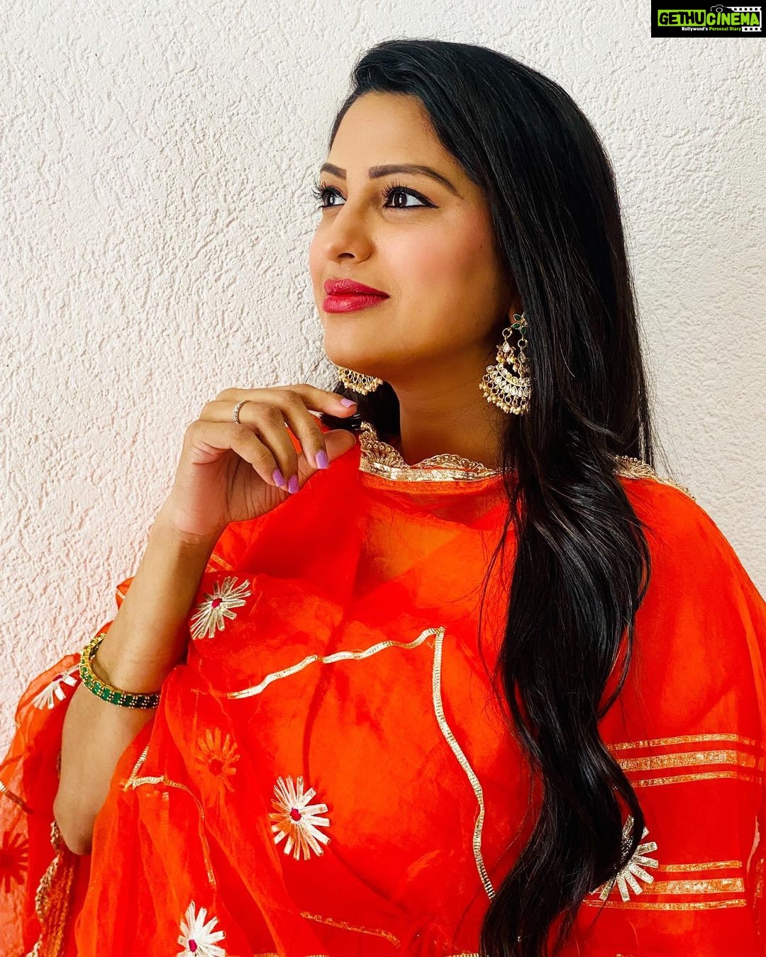 Rucha Hasabnis Instagram – Happy Diwali 🪔🧡 Love & light to all ...