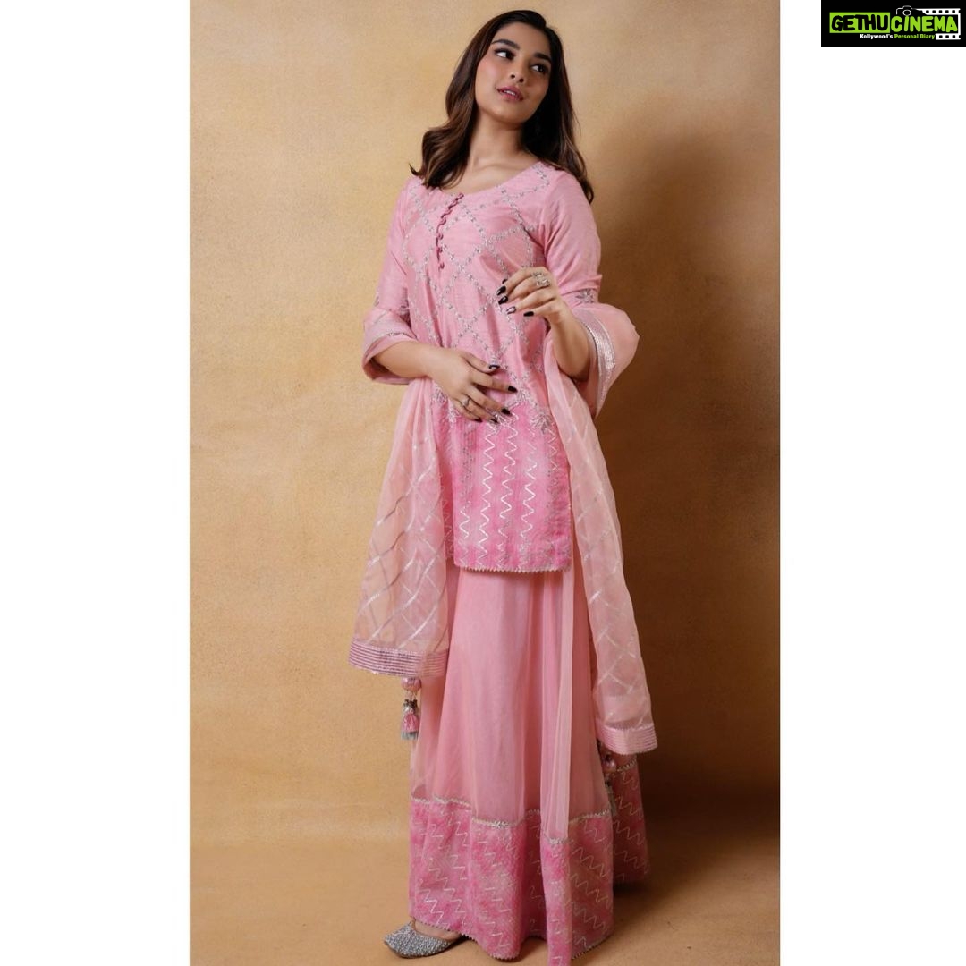 Saiee Manjrekar Instagram – 💗 Styled by @malvika_tater Outfit ...