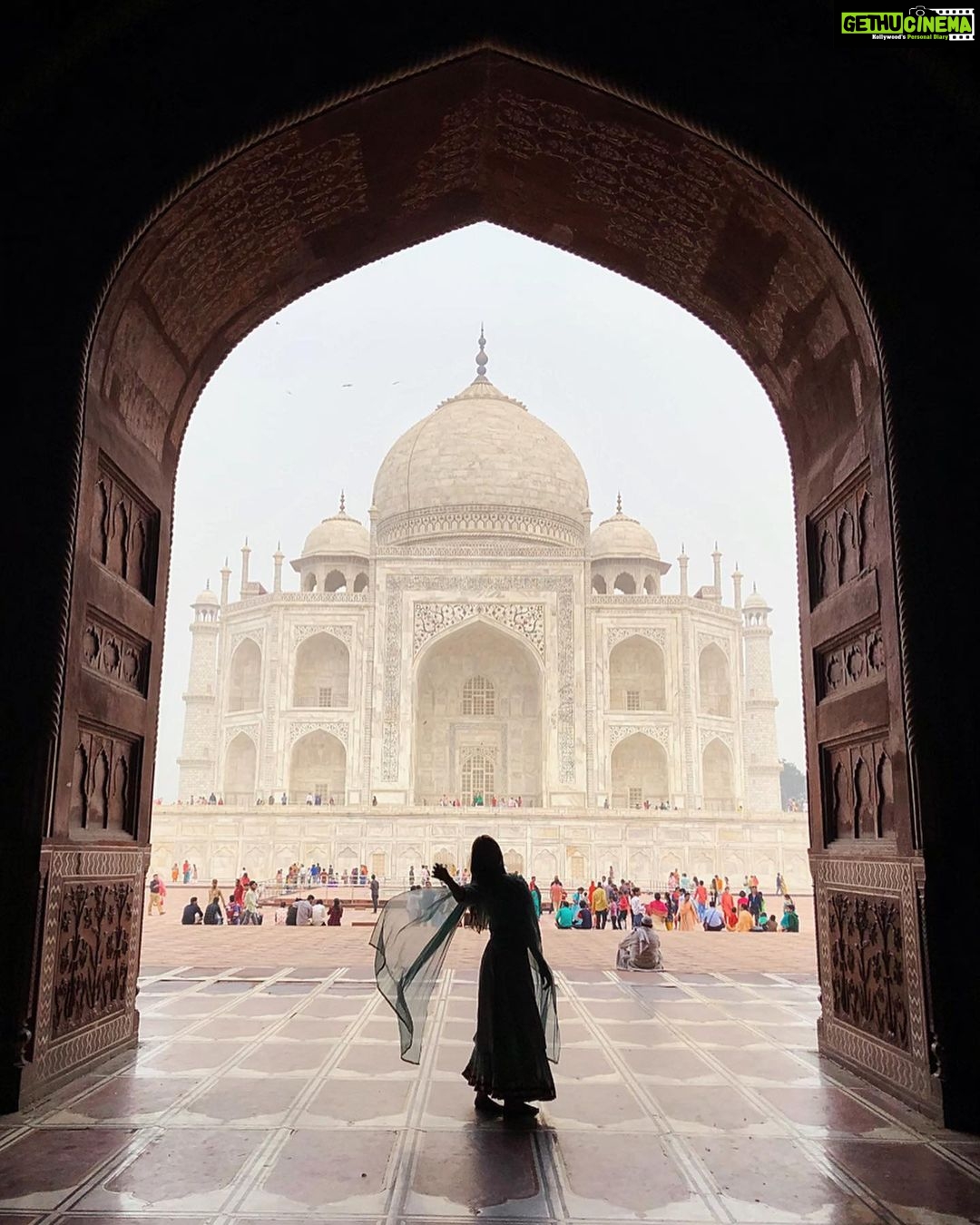 Saiee Manjrekar Instagram - Wander sitting still🌞🍂 The Oberoi Amarvilas ...