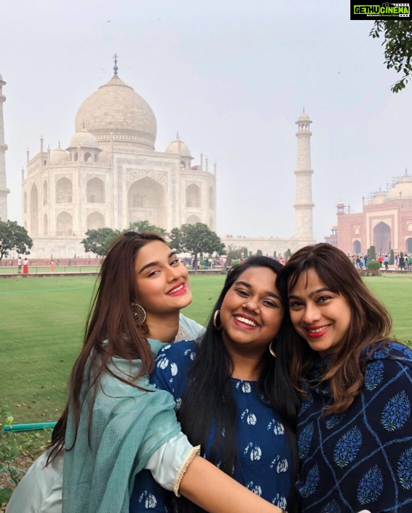 Saiee Manjrekar Instagram - Wander sitting still🌞🍂 The Oberoi Amarvilas ...