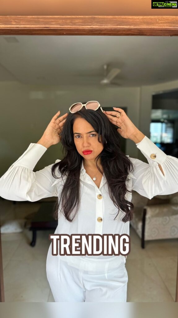 Actress Sameera Reddy HD Instagram Photos and Wallpapers October 2022 ...