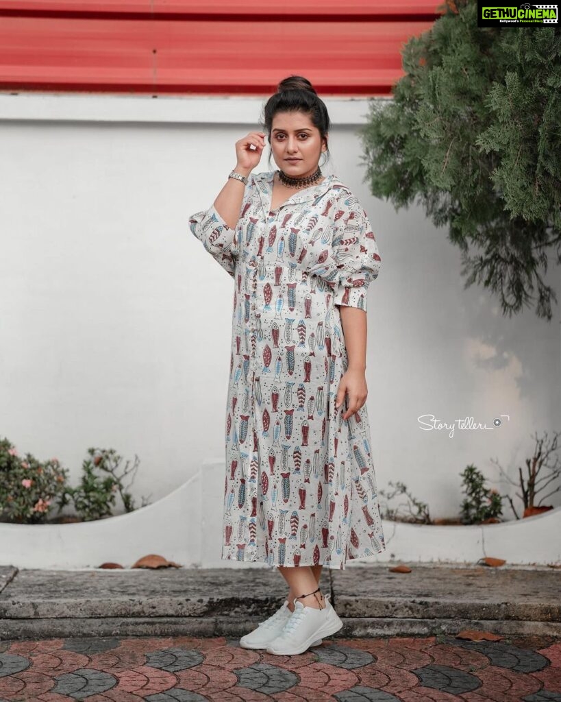 Actress Sarayu Mohan HD Instagram Photos and Wallpapers March 2023 ...
