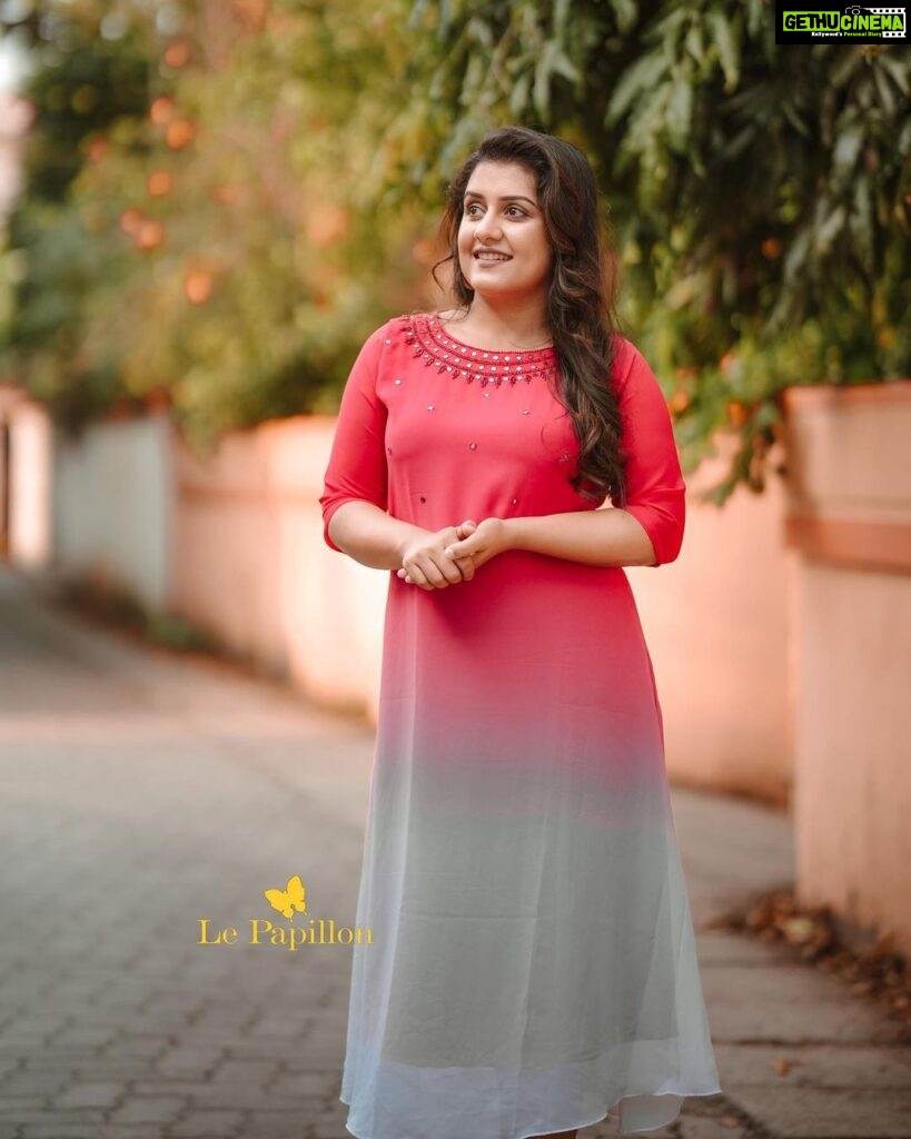 Actress Sarayu Mohan HD Instagram Photos and Wallpapers March 2023 ...
