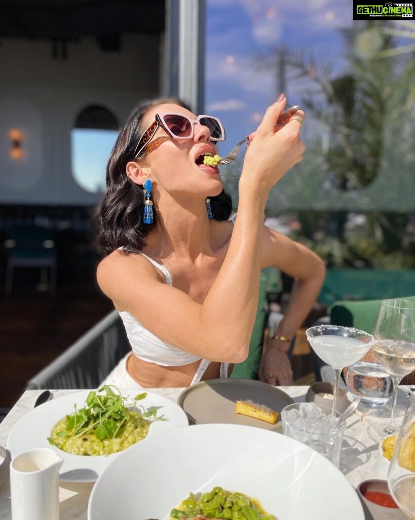 Actress Scarlett Mellish Wilson HD Instagram Photos and Wallpapers July ...