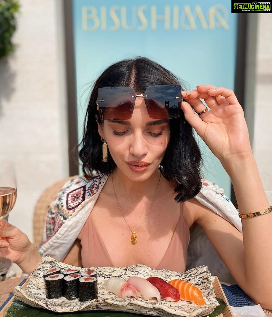 Actress Scarlett Mellish Wilson HD Instagram Photos and Wallpapers June ...