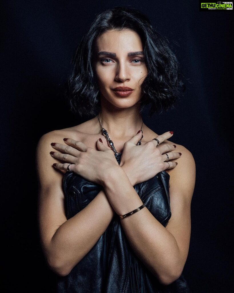 Actress Scarlett Mellish Wilson HD Instagram Photos and Wallpapers ...